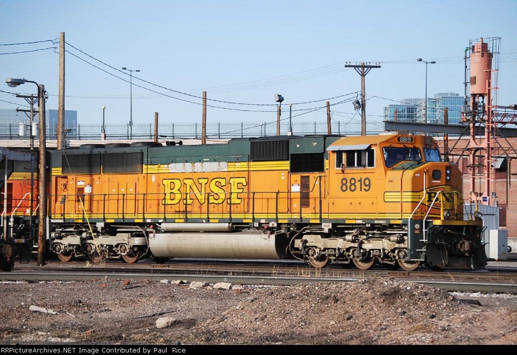 BNSF 8819